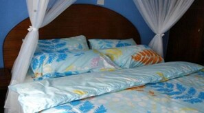 Quarto Familiar | Secretária, Wi-fi grátis, roupa de cama fornecida 