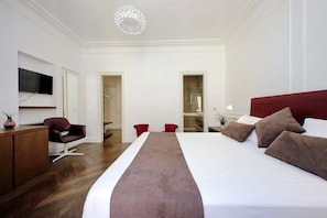 Quarto Triplo Superior | Cofre no quarto, com decoração personalizada 