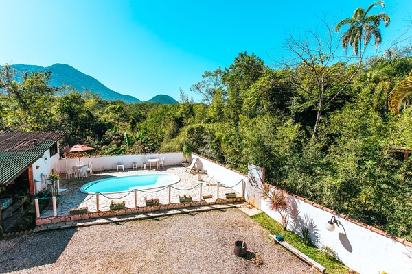 Piscina exterior, da(s) 8:00 à(s) 22:00, guarda-sóis, espreguiçadeiras