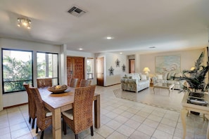 Casa (1530 SW 49th Ter) | Sala