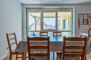 Apartamento Clássico, vista para o rio | Sala de estar | TV de ecrã plano 