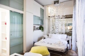 Apartamento, 1 quarto | 1 quarto, individualmente mobiliados, escrivaninha