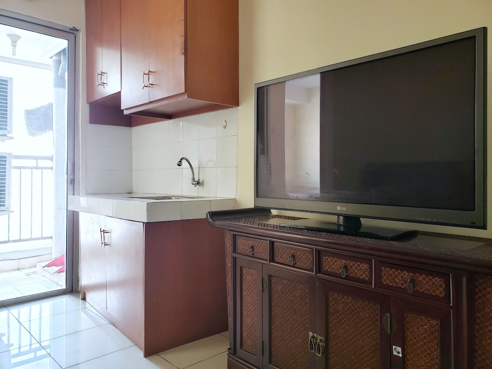 Pool View Apartment For Work Or Staycation - Cawang