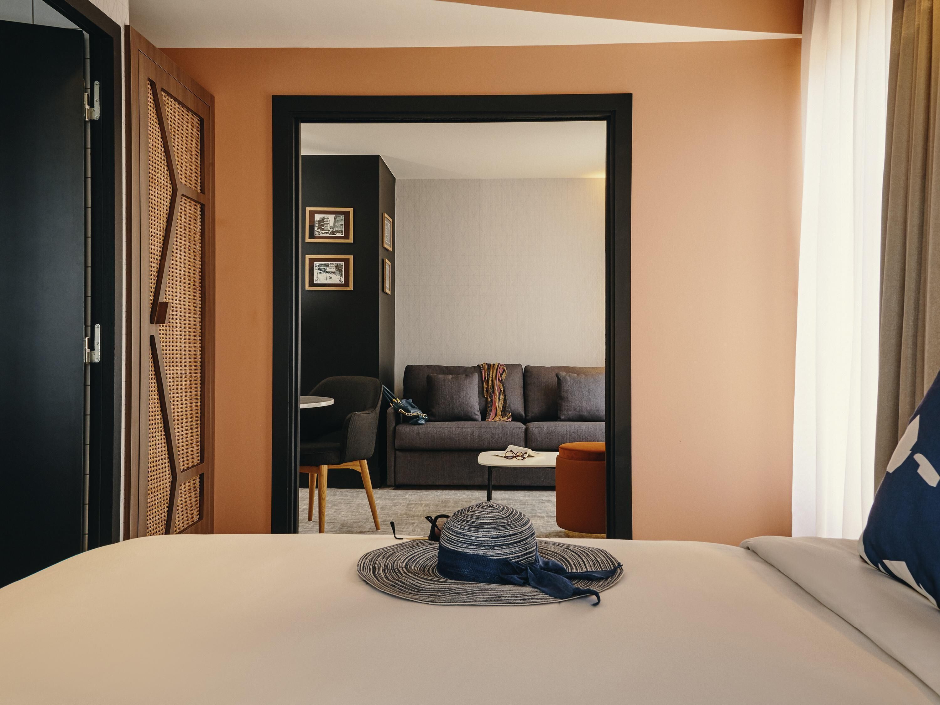 Suíte família, 1 cama de casal e sofá-cama | Frigobar, cofres nos quartos, escrivaninha, cortinas blackout