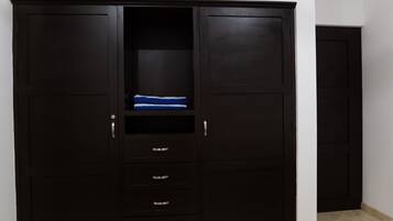 Condo, 3 quartos | Comodidades do quarto