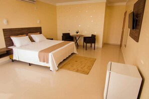 Quarto Duplo Executivo, 1 cama de casal | Minibar, cortinas/cortinados opacos, Wi-fi grátis