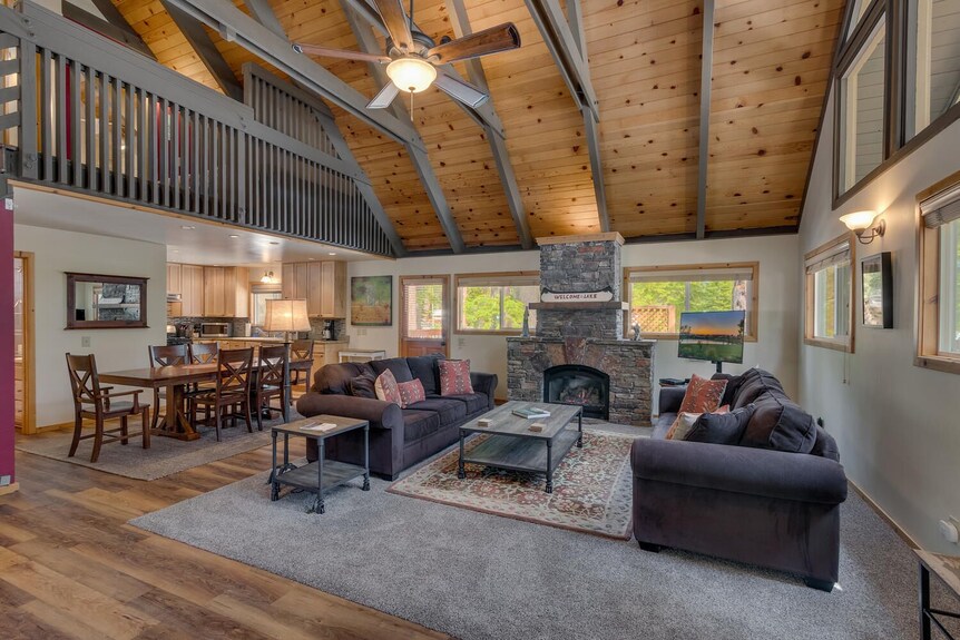 Piney Wood By Tahoe Getaways - 2 Br + Loft W/ Hot Tub - North Lake Tahoe, CA