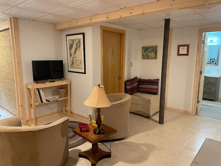 Quiet, Comfy Guest Quarters Just Three Miles From Freeport! And Only One Unit! - Freeport, ME