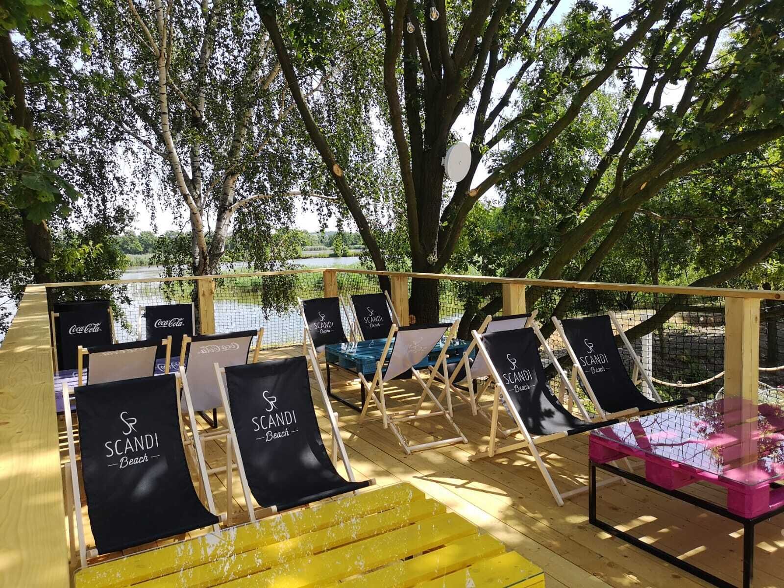 Café da manhã, almoço e jantar; culinária internacional 