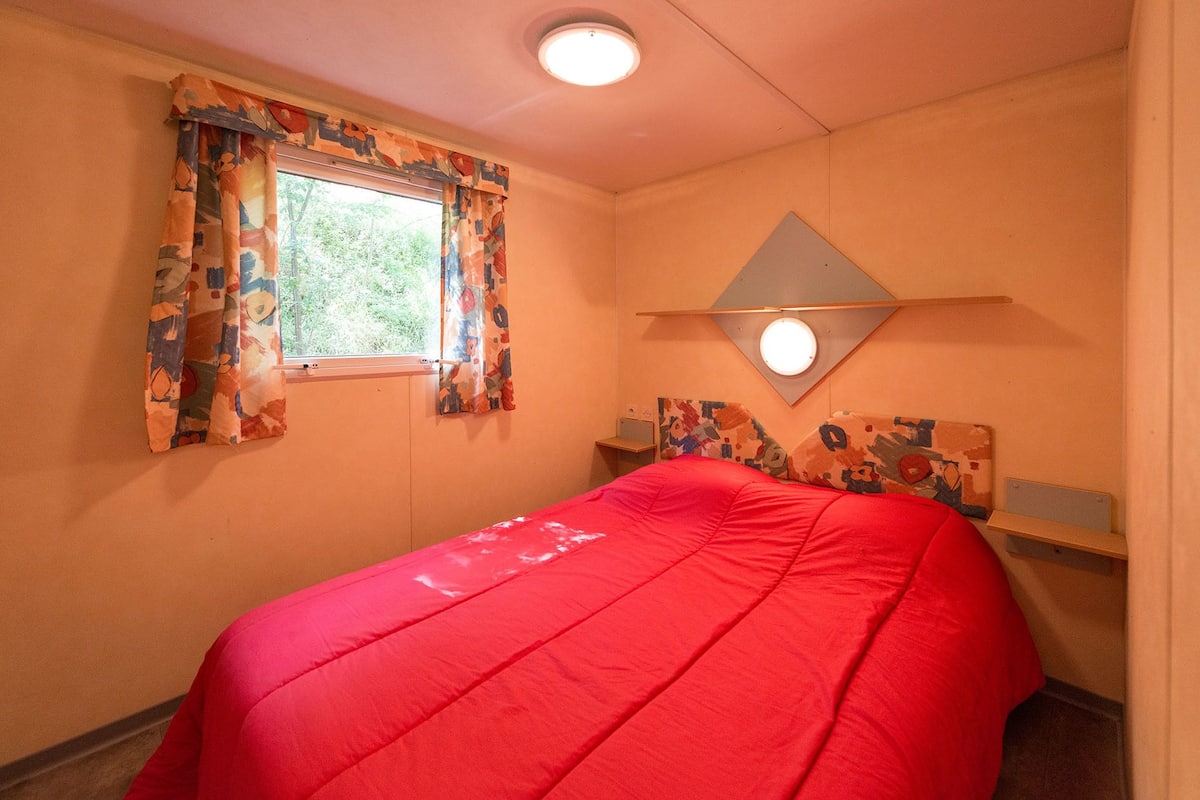 Casa Móvel, 2 quartos (6 pers) | 2 quartos, cortinas/cortinados opacos, ferro/tábua de engomar