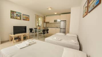 Apartment Sea View - 21 | Escrivaninha, espaço de trabalho para notebook, quartos à prova de som