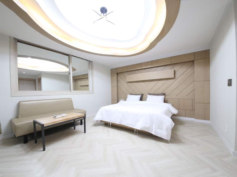 Suíte, banheira | Wi-Fi de cortesia, roupa de cama