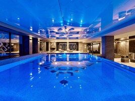 Piscina interior, da(s) 7:00 à(s) 22:00, toldos gratuitos 