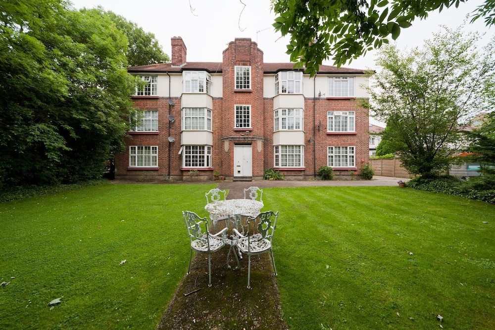 2 Double Bed Apartment In Quiet Area North London - Harrow