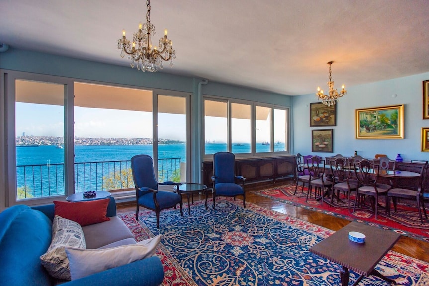Waterfront Penthouse Apt. With A Stunning View - Çağlayan