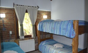 Apartamento, 3 quartos | Cofres nos quartos, ferros/tábuas de passar roupa, Wi-Fi de cortesia