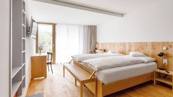 Quarto casal superior | 1 quarto, edredons de pluma, cofres nos quartos