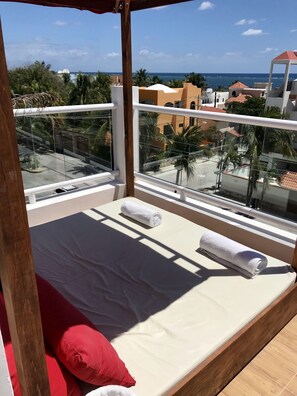 Suite Deluxe, vista para a baía | Roupa de alta qualidade, cofre no quarto, com decoração personalizada