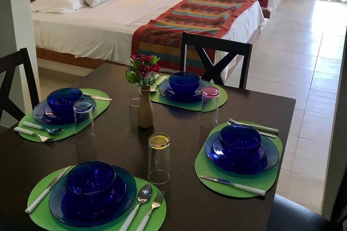 Dúplex Familiar, vista para o pátio | Roupa de alta qualidade, cofre no quarto, com decoração personalizada