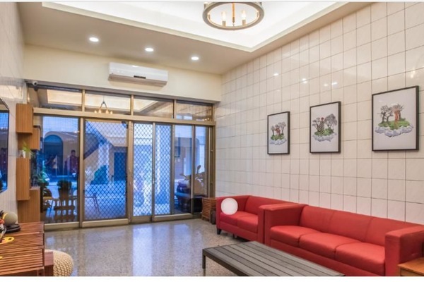 Área de estar no saguão