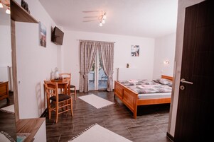 Cortinas blackout, quartos à prova de som, Wi-Fi de cortesia