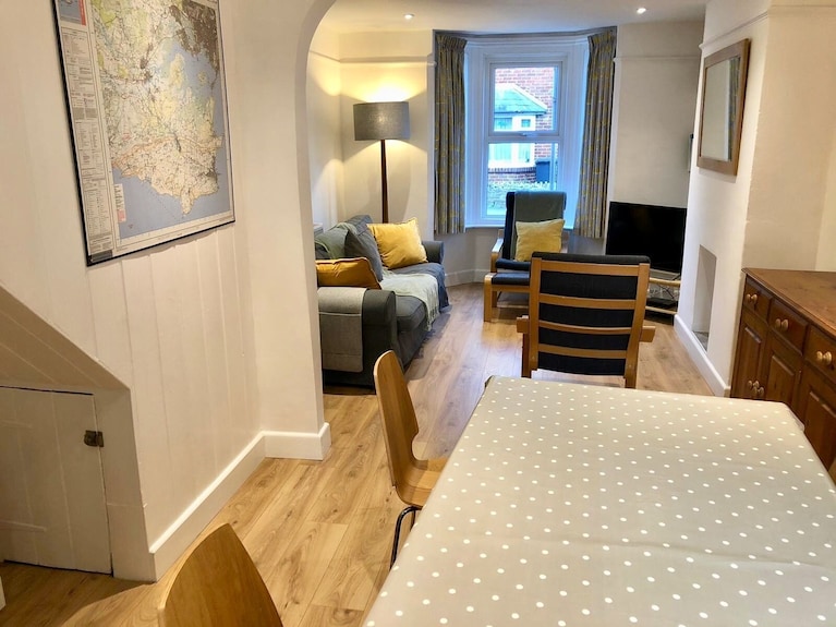 スワネージで新しく改装された家。 ビーチに近い静かな中心部のロケーション。 - スワネージ