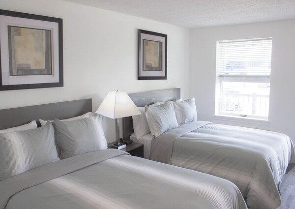 Bowmanville Marina Inn & Suites - Bowmanville