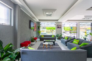 Área de estar no saguão