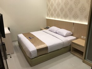 Roupas de cama premium, escrivaninha, Wi-Fi de cortesia, roupa de cama