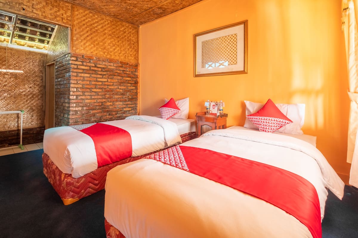 Quarto duplo luxo, 2 camas de solteiro | Escrivaninha, Wi-Fi de cortesia, roupa de cama