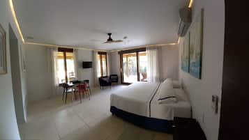 Estúdio standard, para não fumantes, vista para o jardim | Roupas de cama antialérgicas, frigobar, cofres nos quartos
