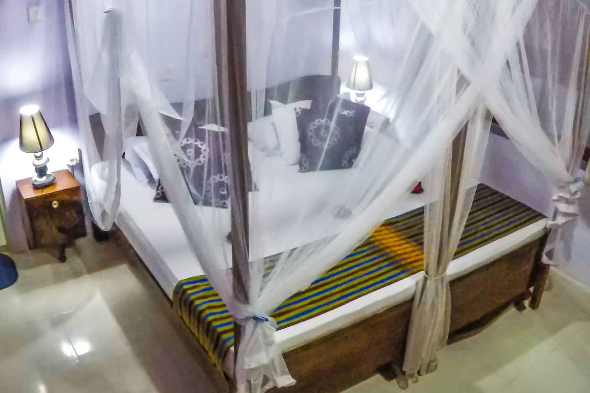 Secretária, Wi-fi grátis, roupa de cama fornecida