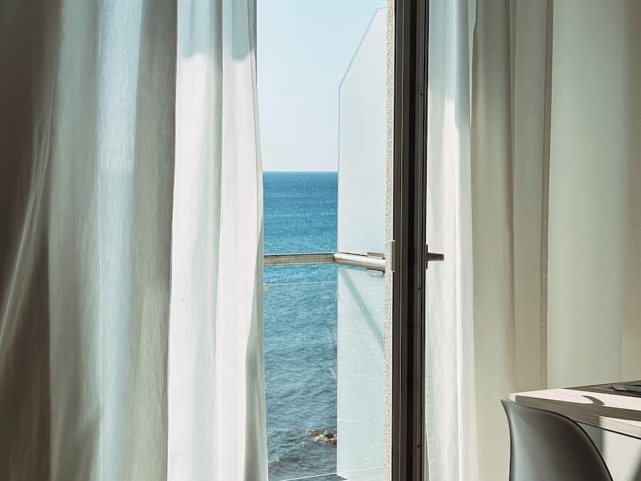 Quarto Duplo Deluxe | Sala de estar | TV de ecrã plano