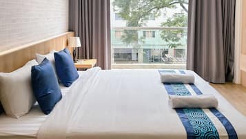 Quarto casal júnior | Cortinas blackout, Wi-Fi de cortesia, roupa de cama