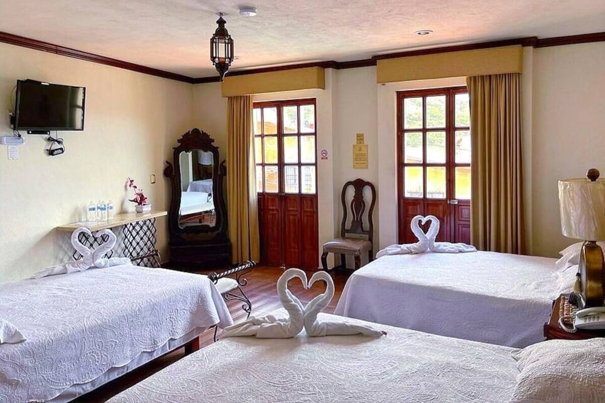 Quarto Familiar, várias camas, vista para a montanha | Ferro/tábua de engomar, Wi-fi grátis 