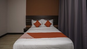 Quarto Duplo Deluxe, 1 cama de casal | Secretária, Wi-fi grátis, roupa de cama fornecida 
