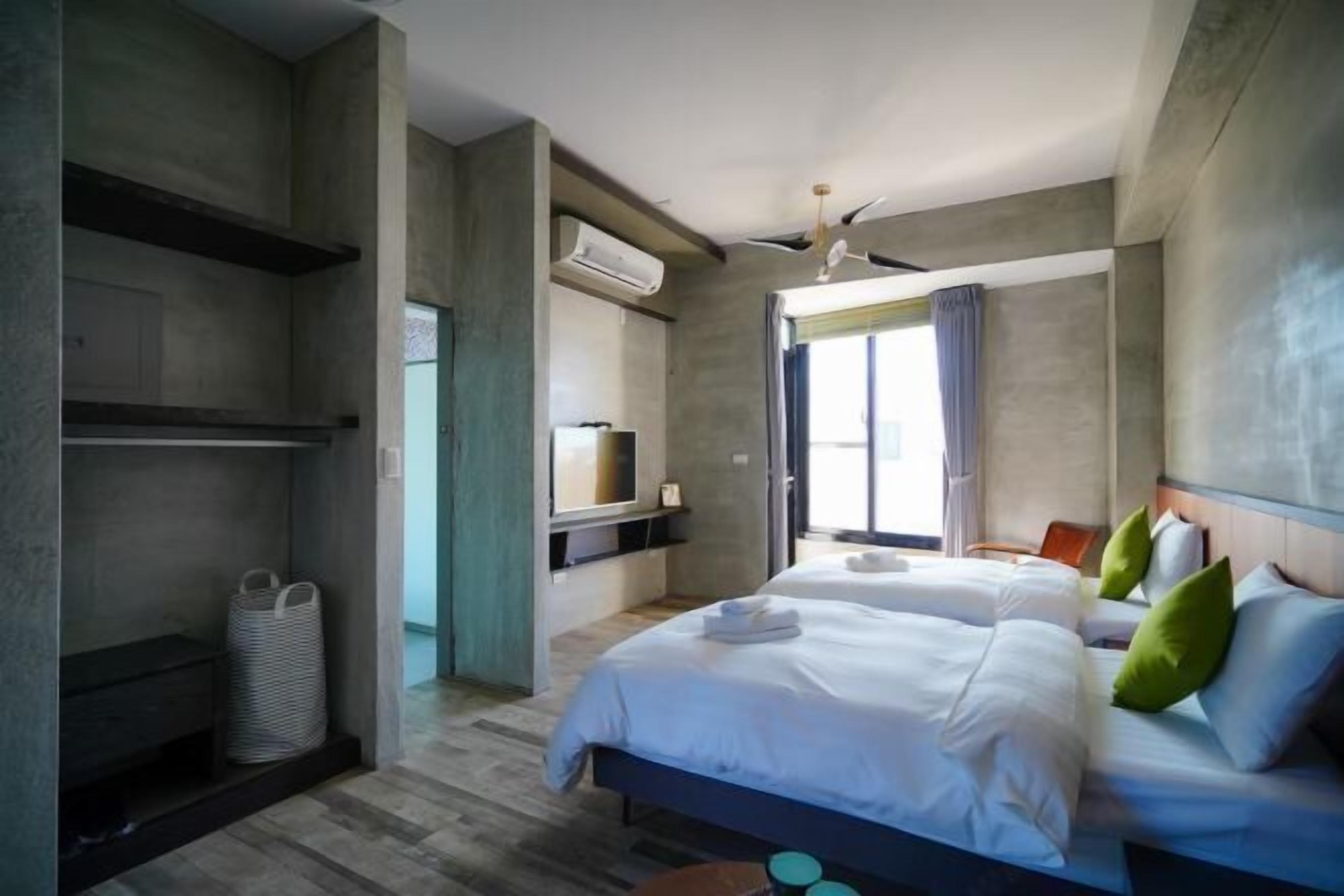 Secretária, cortinas/cortinados opacos, quartos insonorizados 