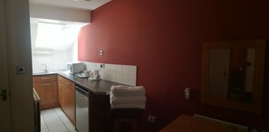 Quarto Familiar (2 adults + 2 children) | Ferro/tábua de engomar, Wi-fi grátis, roupa de cama fornecida 