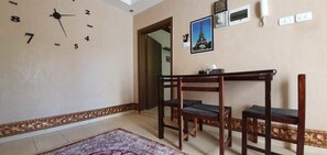 Apartamento, 2 quartos | Ferro/tábua de engomar, Wi-fi grátis, roupa de cama fornecida 