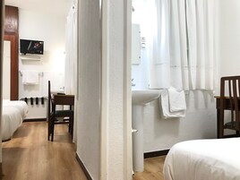 Quarto Triplo | Edredões de penas, com decoração personalizada