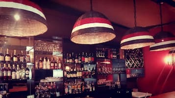 2 bares/lounges