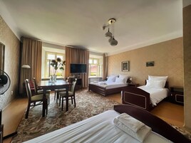 Quarto quádruplo família | Wi-Fi de cortesia, roupa de cama