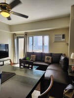 Apartamento Comfort em Condomínio Fechado, 2 casas de banho | Sala de estar | Televisor de ecrã plano de 37 polegadas com canais por cabo