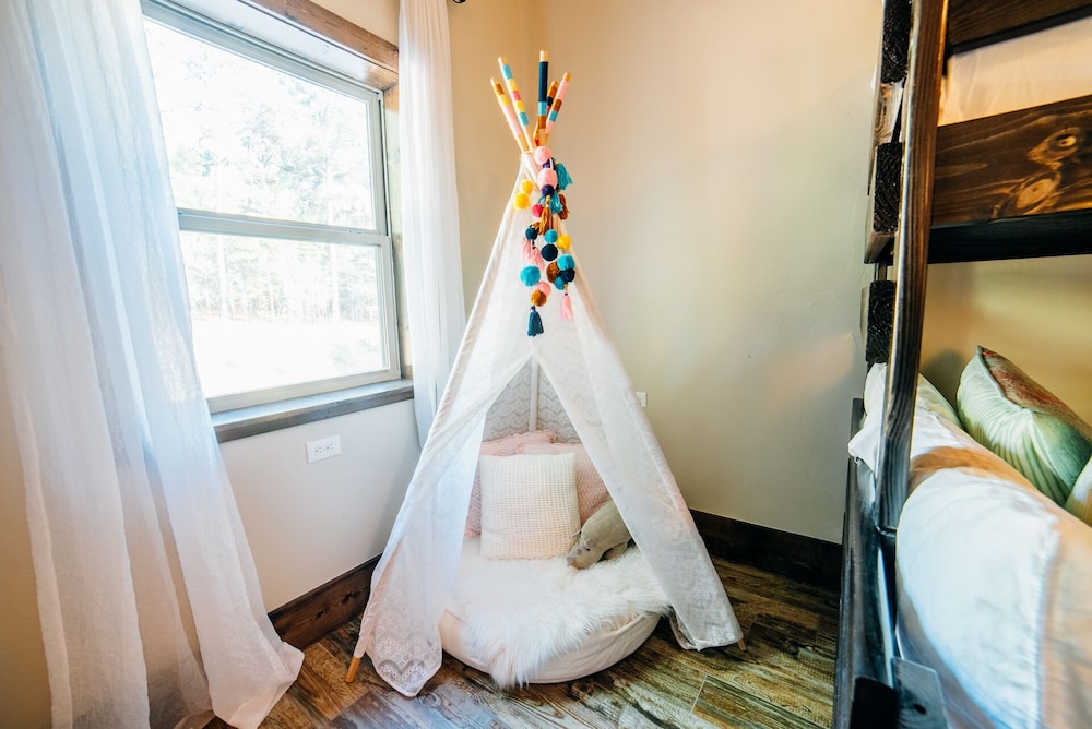 Summerset Lodge High Luxe Secluded 4+ Bedroom Cabin With Tree Top Views And Gara - Broken Bow, OK