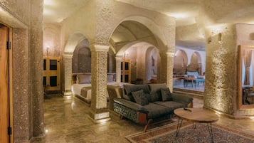 Suíte premium | Roupas de cama premium, edredons de pluma, cofres nos quartos