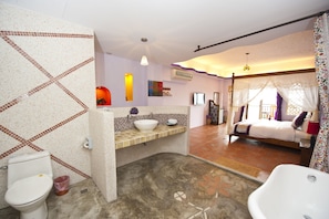 Quarto casal romântico, 1 cama de casal, vista para o oceano | Escrivaninha, quartos à prova de som, camas extras/dobráveis (sobretaxa)