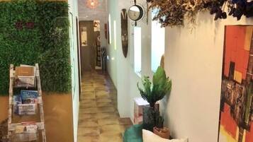 Área de estar no saguão