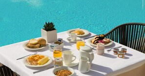 Café da manhã continental todos os dias (EUR 4 por pessoa)