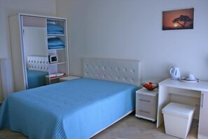 Quarto luxo, vista para o mar | Frigobar, cofres nos quartos, escrivaninha