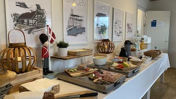Café da manhã com buffet grátis todos os dias